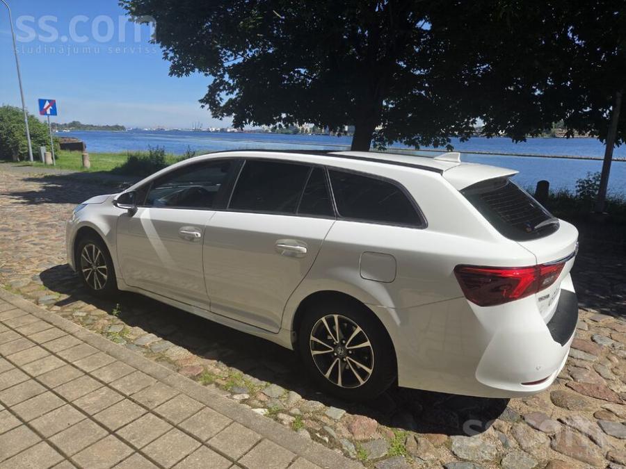 White Toyota Avensis 2015 in Riga, with an engine capacity of 1.60 L and mileage of 176 thousand km for 8190 €, photo 9 on AUTOMOTO.COM.LV