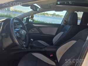 White Toyota Avensis 2015 in Riga, with an engine capacity of 1.60 L and mileage of 176 thousand km for 8190 €, photo 21 on AUTOMOTO.COM.LV