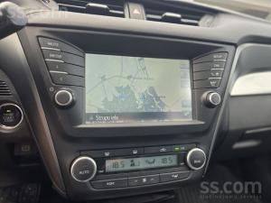 White Toyota Avensis 2015 in Riga, with an engine capacity of 1.60 L and mileage of 176 thousand km for 8190 €, photo 23 on AUTOMOTO.COM.LV