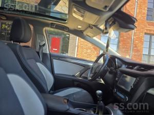 White Toyota Avensis 2015 in Riga, with an engine capacity of 1.60 L and mileage of 176 thousand km for 8190 €, photo 24 on AUTOMOTO.COM.LV