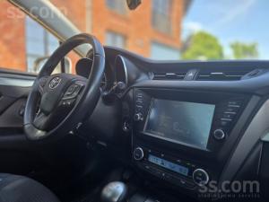 White Toyota Avensis 2015 in Riga, with an engine capacity of 1.60 L and mileage of 176 thousand km for 8190 €, photo 25 on AUTOMOTO.COM.LV