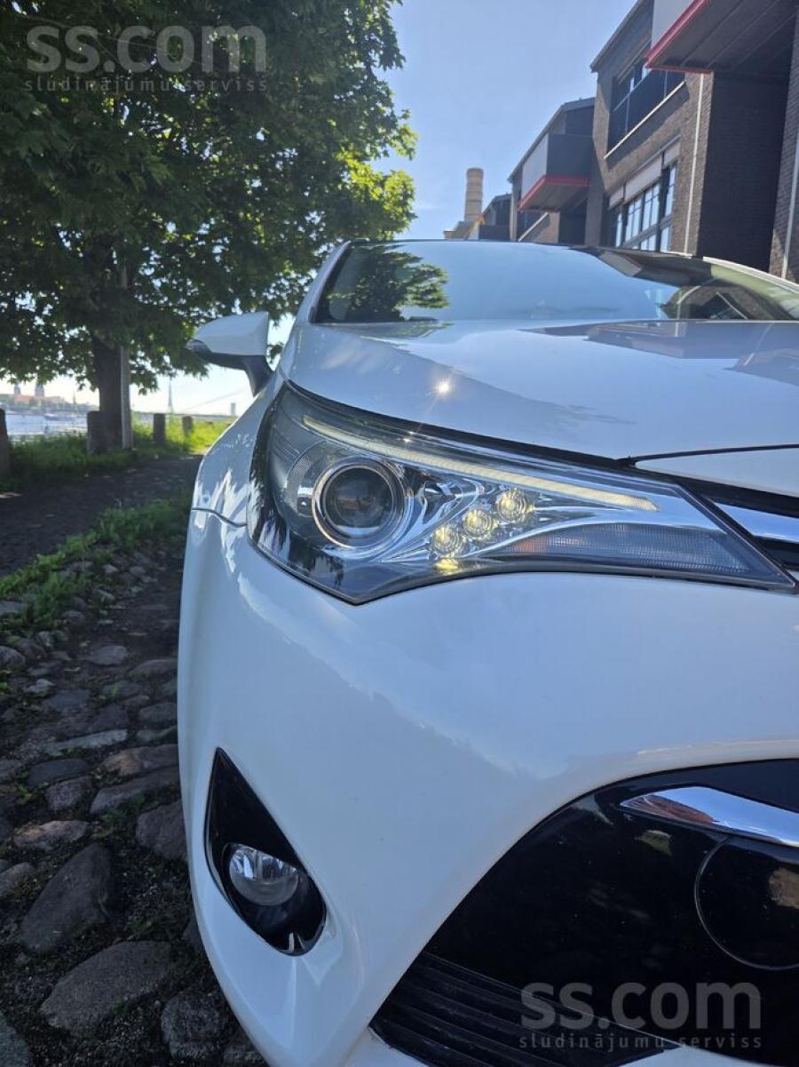 White Toyota Avensis 2015 in Riga, with an engine capacity of 1.60 L and mileage of 176 thousand km for 8190 €, photo 29 on AUTOMOTO.COM.LV