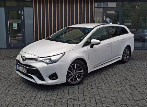 White Toyota Avensis 2015 in Riga, with an engine capacity of 2.00 L and mileage of 169 thousand km for 10900 €, photo 1 on AUTOMOTO.COM.LV