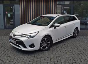White Toyota Avensis 2015 in Riga, with an engine capacity of 2.00 L and mileage of 169 thousand km for 10900 €, photo  on AUTOMOTO.COM.LV