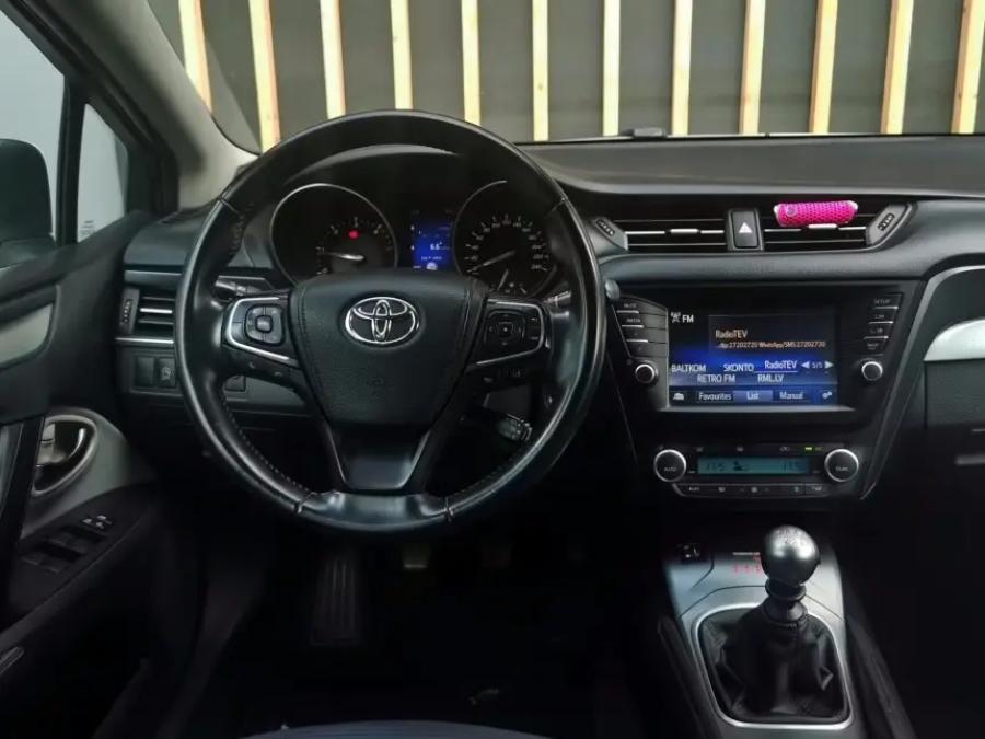 Белый Тойота Авенсис 2015 в Рига, объемом двигателя 2.00 л и пробегом 169 тыс. км за 10900 €, фото 5 на AUTOMOTO.COM.LV