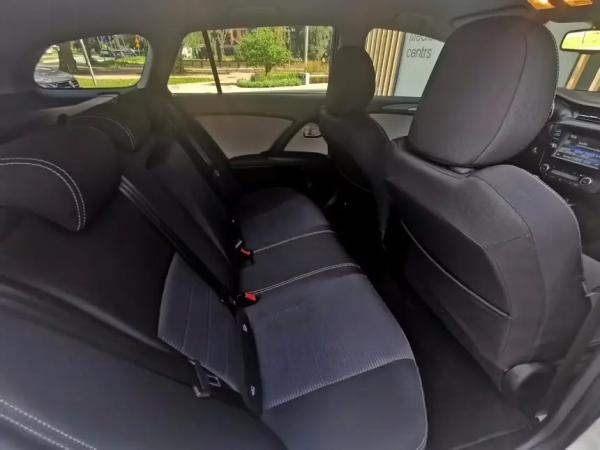 White Toyota Avensis 2015 in Riga, with an engine capacity of 2.00 L and mileage of 169 thousand km for 10900 €, photo 5 on AUTOMOTO.COM.LV