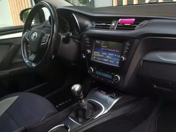 White Toyota Avensis 2015 in Riga, with an engine capacity of 2.00 L and mileage of 169 thousand km for 10900 €, photo 7 on AUTOMOTO.COM.LV