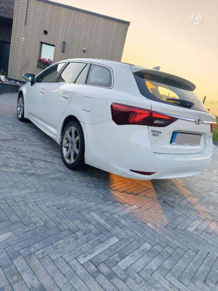 Balts Toyota Avensis 2015 Viļņa, ar dzinēja tilpumu 1.60 L un nobraukumu 372 tūkst. km par 5250 €, foto 4 vietnē AUTOMOTO.COM.LV