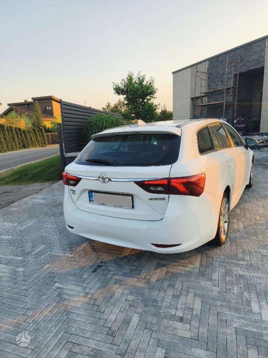 Balts Toyota Avensis 2015 Viļņa, ar dzinēja tilpumu 1.60 L un nobraukumu 372 tūkst. km par 5250 €, foto 5 vietnē AUTOMOTO.COM.LV