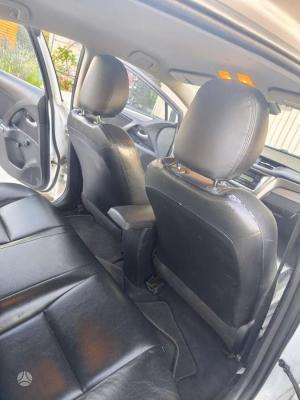 Balts Toyota Avensis 2015 Viļņa, ar dzinēja tilpumu 1.60 L un nobraukumu 372 tūkst. km par 5250 €, foto 9 vietnē AUTOMOTO.COM.LV