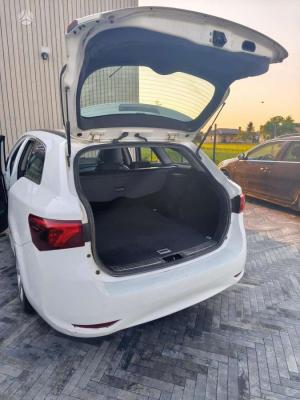 Balts Toyota Avensis 2015 Viļņa, ar dzinēja tilpumu 1.60 L un nobraukumu 372 tūkst. km par 5250 €, foto 10 vietnē AUTOMOTO.COM.LV