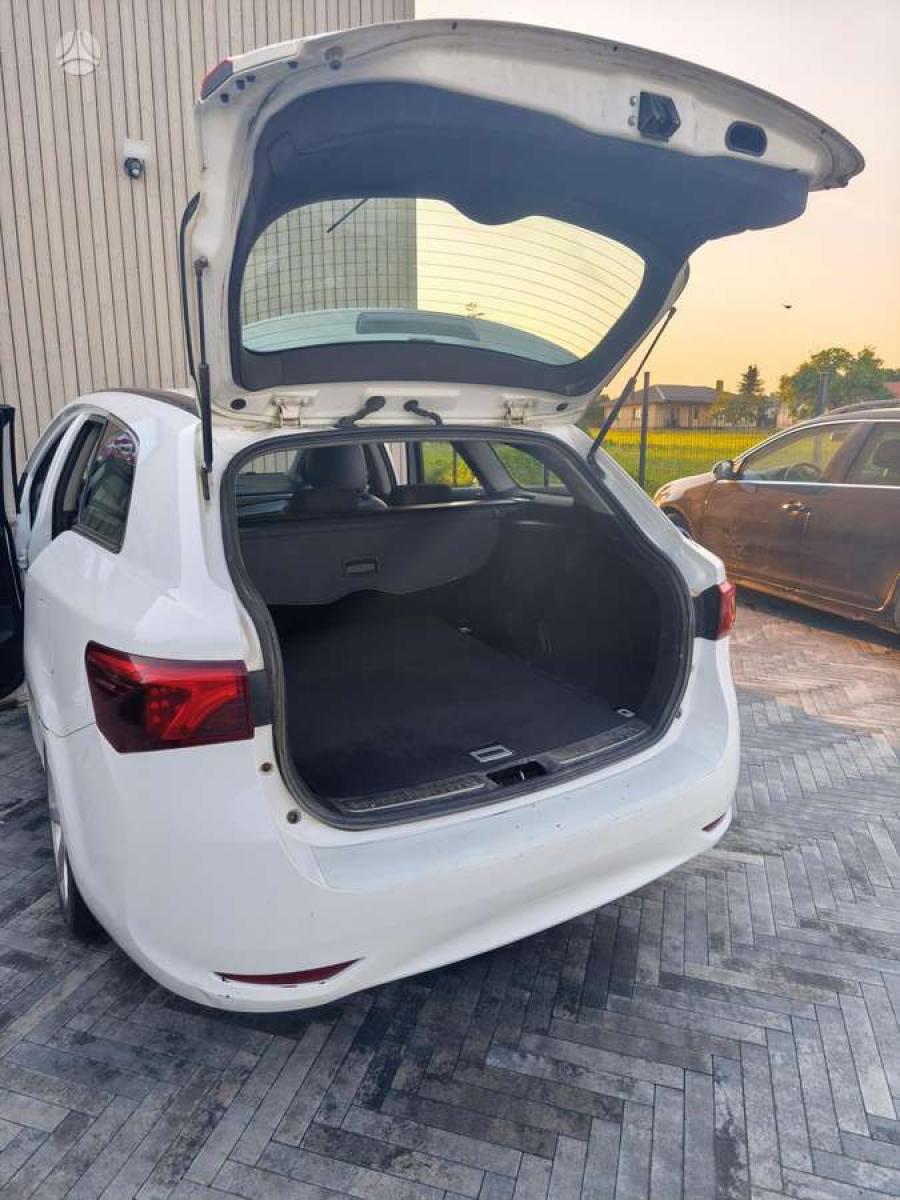 Balts Toyota Avensis 2015 Viļņa, ar dzinēja tilpumu 1.60 L un nobraukumu 372 tūkst. km par 5250 €, foto 10 vietnē AUTOMOTO.COM.LV