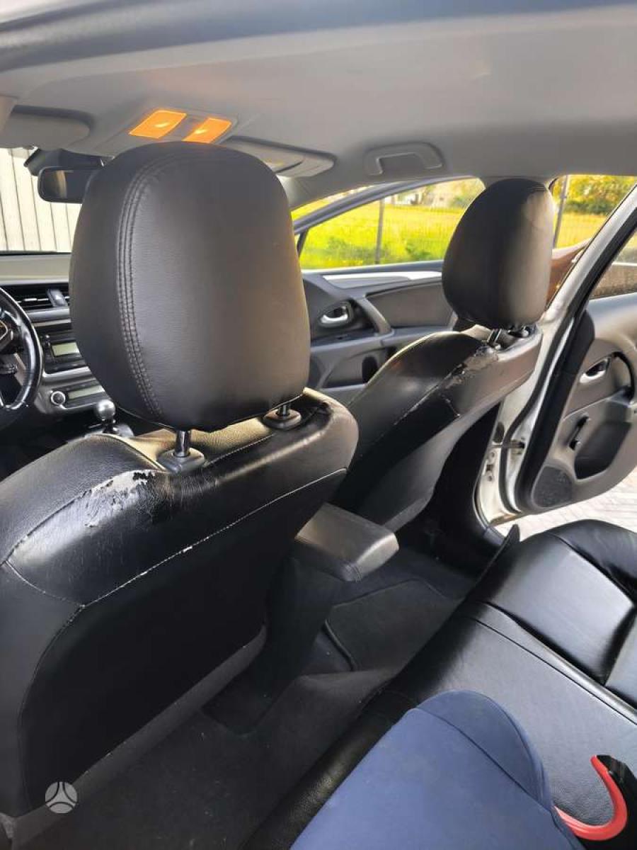 Balts Toyota Avensis 2015 Viļņa, ar dzinēja tilpumu 1.60 L un nobraukumu 372 tūkst. km par 5250 €, foto 11 vietnē AUTOMOTO.COM.LV