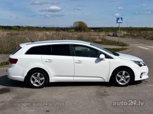 White Toyota Avensis 2015 in Tartu, with an engine capacity of 2.00 L and mileage of 207 thousand km for 7499 €, photo 3 on AUTOMOTO.COM.LV