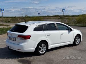 White Toyota Avensis 2015 in Tartu, with an engine capacity of 2.00 L and mileage of 207 thousand km for 7499 €, photo 4 on AUTOMOTO.COM.LV