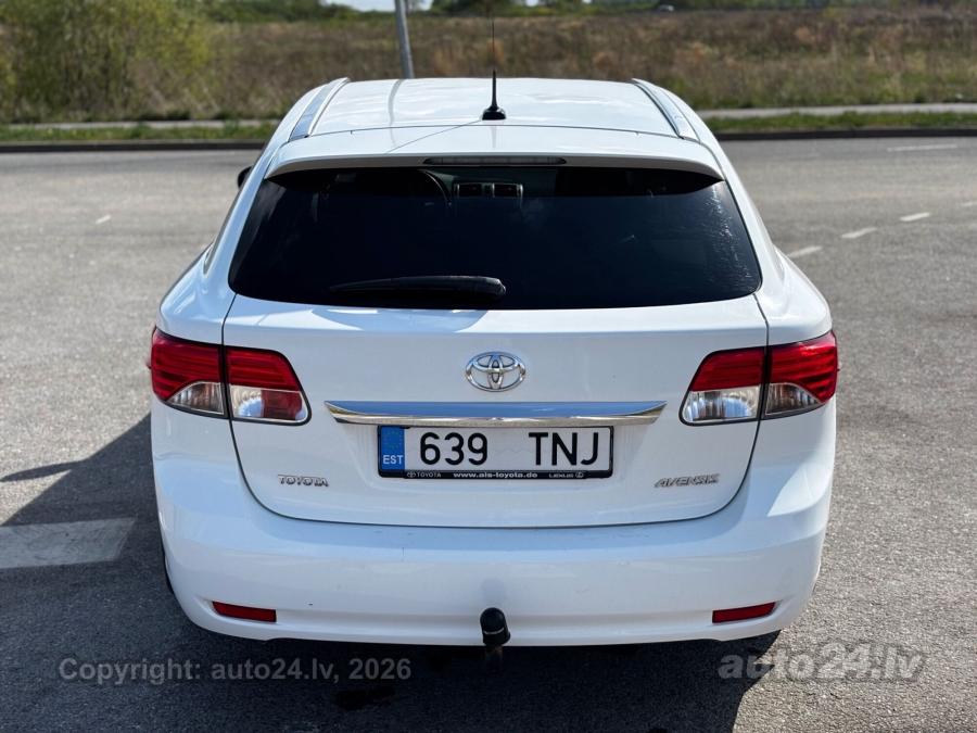 White Toyota Avensis 2015 in Tartu, with an engine capacity of 2.00 L and mileage of 207 thousand km for 7499 €, photo 5 on AUTOMOTO.COM.LV