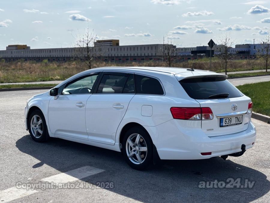 White Toyota Avensis 2015 in Tartu, with an engine capacity of 2.00 L and mileage of 207 thousand km for 7499 €, photo 6 on AUTOMOTO.COM.LV