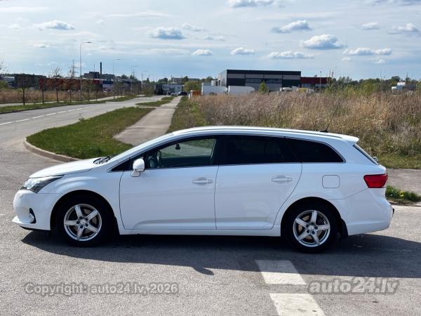 White Toyota Avensis 2015 in Tartu, with an engine capacity of 2.00 L and mileage of 207 thousand km for 7499 €, photo 6 on AUTOMOTO.COM.LV