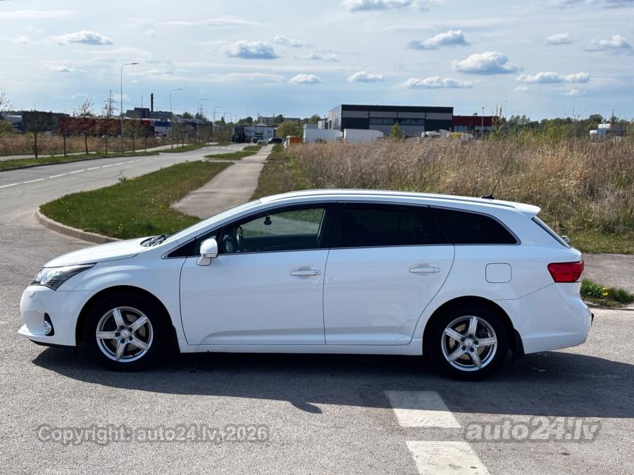 White Toyota Avensis 2015 in Tartu, with an engine capacity of 2.00 L and mileage of 207 thousand km for 7499 €, photo 7 on AUTOMOTO.COM.LV