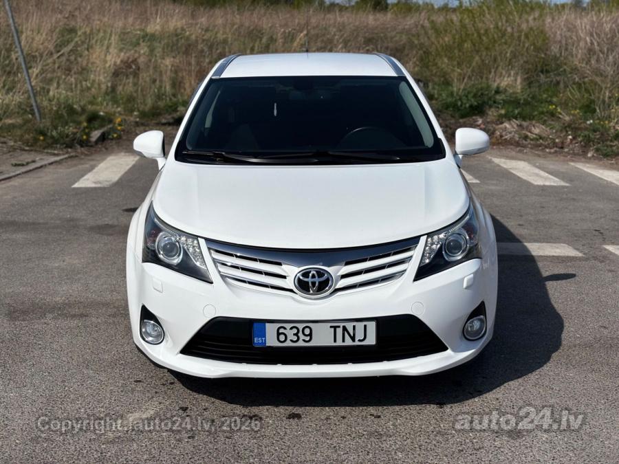White Toyota Avensis 2015 in Tartu, with an engine capacity of 2.00 L and mileage of 207 thousand km for 7499 €, photo 9 on AUTOMOTO.COM.LV