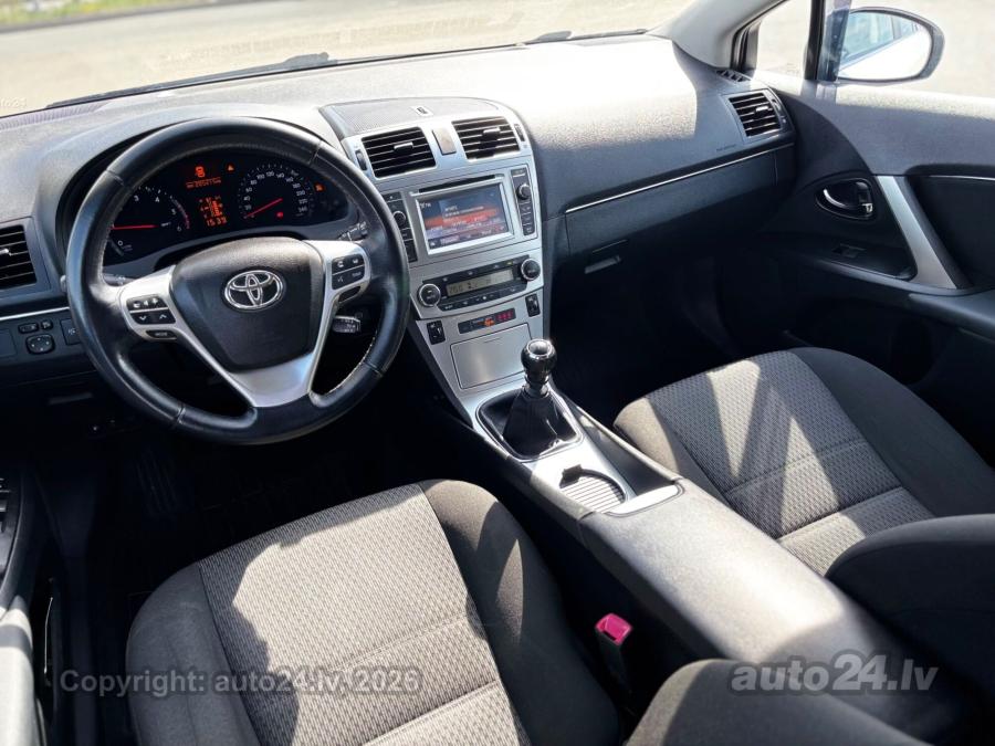 White Toyota Avensis 2015 in Tartu, with an engine capacity of 2.00 L and mileage of 207 thousand km for 7499 €, photo 12 on AUTOMOTO.COM.LV