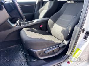 White Toyota Avensis 2015 in Tartu, with an engine capacity of 2.00 L and mileage of 207 thousand km for 7499 €, photo 15 on AUTOMOTO.COM.LV