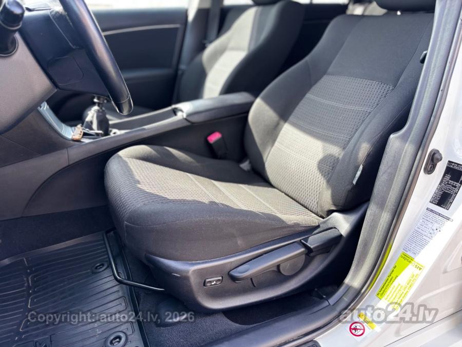 White Toyota Avensis 2015 in Tartu, with an engine capacity of 2.00 L and mileage of 207 thousand km for 7499 €, photo 15 on AUTOMOTO.COM.LV