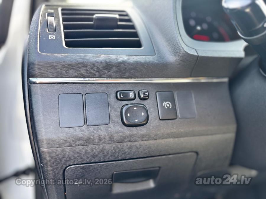 White Toyota Avensis 2015 in Tartu, with an engine capacity of 2.00 L and mileage of 207 thousand km for 7499 €, photo 18 on AUTOMOTO.COM.LV