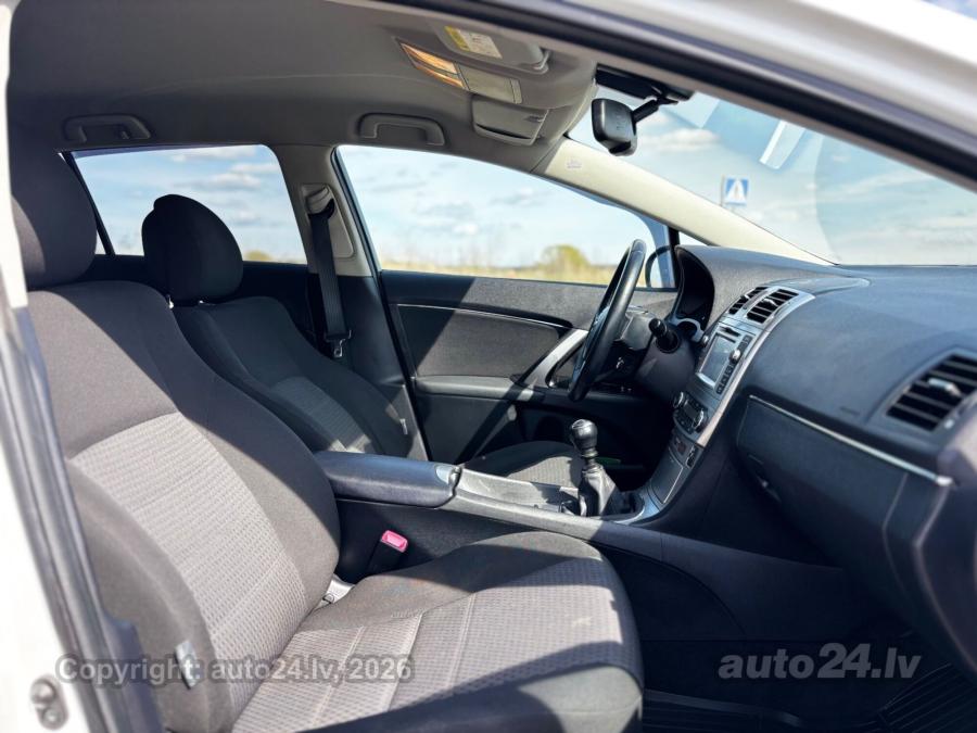 White Toyota Avensis 2015 in Tartu, with an engine capacity of 2.00 L and mileage of 207 thousand km for 7499 €, photo 20 on AUTOMOTO.COM.LV