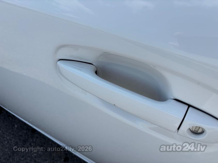 White Toyota Avensis 2015 in Tartu, with an engine capacity of 2.00 L and mileage of 207 thousand km for 7499 €, photo 24 on AUTOMOTO.COM.LV