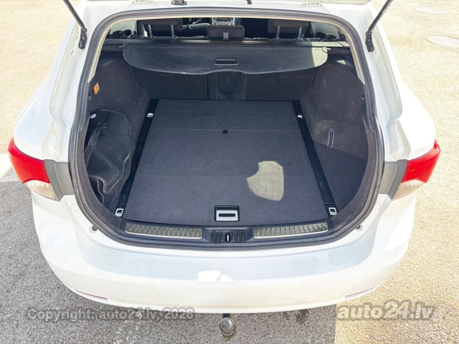 White Toyota Avensis 2015 in Tartu, with an engine capacity of 2.00 L and mileage of 207 thousand km for 7499 €, photo 25 on AUTOMOTO.COM.LV