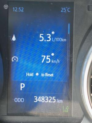 White Toyota Avensis 2015 in Vilnius, with an engine capacity of 1.99 L and mileage of 332 thousand km for 7500 €, photo  on AUTOMOTO.COM.LV