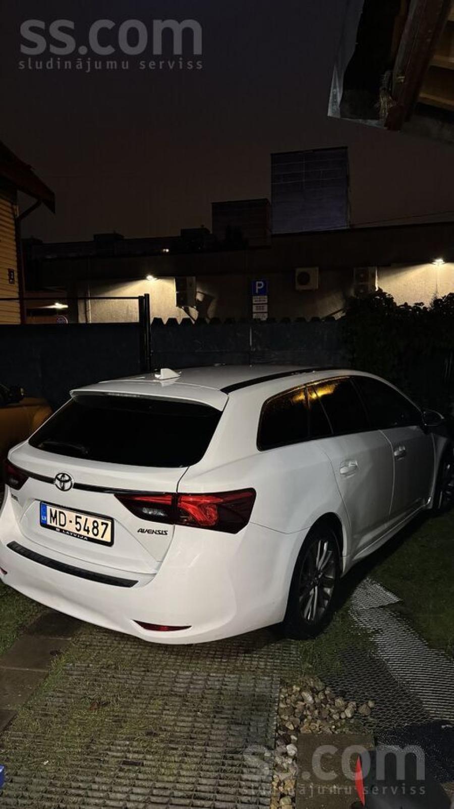 Белый Тойота Авенсис 2015 в Рига, объемом двигателя 2.00 л и пробегом 336 тыс. км за 7850 €, фото 1 на AUTOMOTO.COM.LV