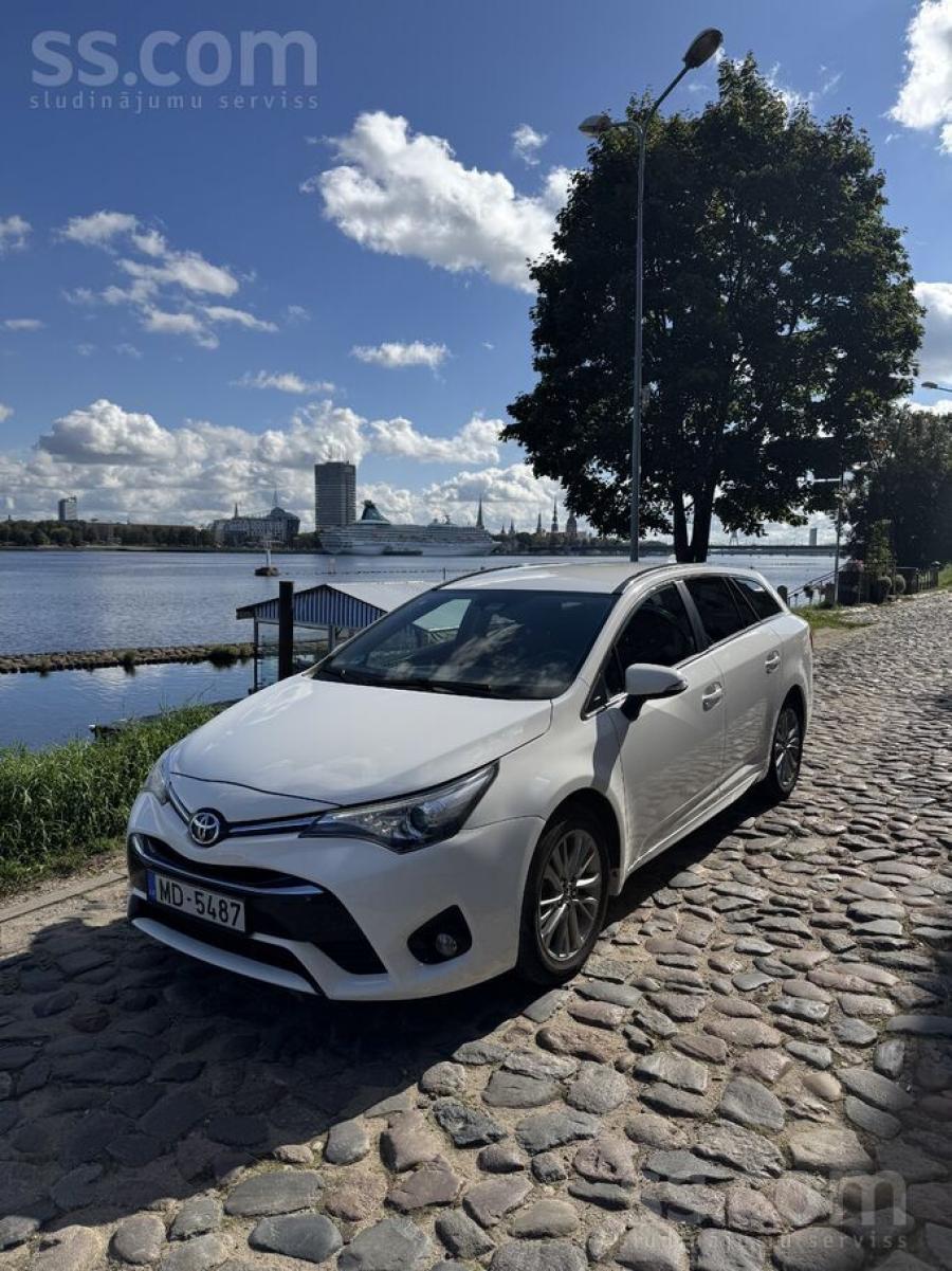 Balts Toyota Avensis 2015 Rīga, ar dzinēja tilpumu 2.00 L un nobraukumu 336 tūkst. km par 7850 €, foto 1 vietnē AUTOMOTO.COM.LV