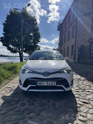 Balts Toyota Avensis 2015 Rīga, ar dzinēja tilpumu 2.00 L un nobraukumu 336 tūkst. km par 7850 €, foto 3 vietnē AUTOMOTO.COM.LV