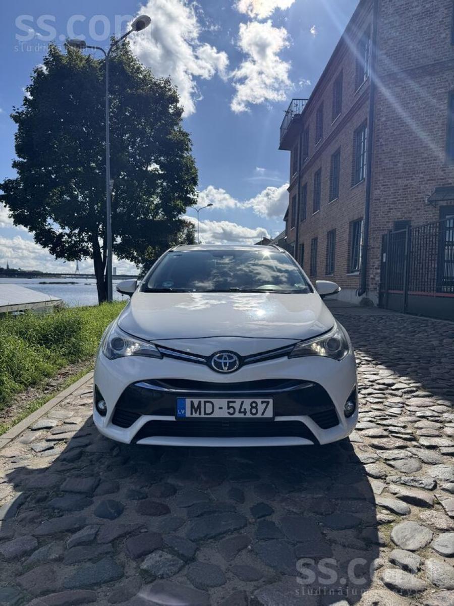 Balts Toyota Avensis 2015 Rīga, ar dzinēja tilpumu 2.00 L un nobraukumu 336 tūkst. km par 7850 €, foto 3 vietnē AUTOMOTO.COM.LV