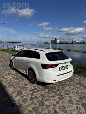 Balts Toyota Avensis 2015 Rīga, ar dzinēja tilpumu 2.00 L un nobraukumu 336 tūkst. km par 7850 €, foto 4 vietnē AUTOMOTO.COM.LV