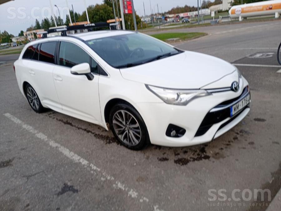 Белый Тойота Авенсис 2015 в Тукумс, объемом двигателя 2.00 л и пробегом 246 тыс. км за 5800 €, фото 1 на AUTOMOTO.COM.LV