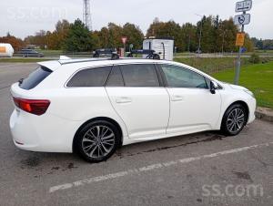 Белый Тойота Авенсис 2015 в Тукумс, объемом двигателя 2.00 л и пробегом 246 тыс. км за 5800 €, фото 3 на AUTOMOTO.COM.LV