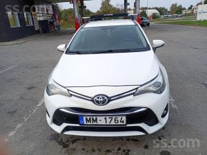 Белый Тойота Авенсис 2015 в Тукумс, объемом двигателя 2.00 л и пробегом 246 тыс. км за 5800 €, фото 4 на AUTOMOTO.COM.LV