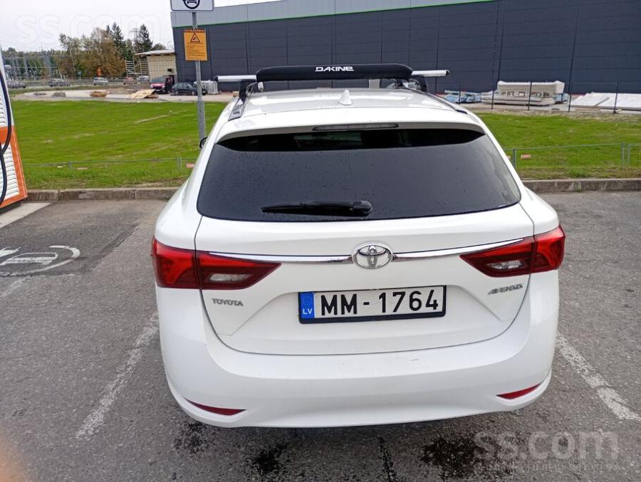 Белый Тойота Авенсис 2015 в Тукумс, объемом двигателя 2.00 л и пробегом 246 тыс. км за 5800 €, фото 6 на AUTOMOTO.COM.LV