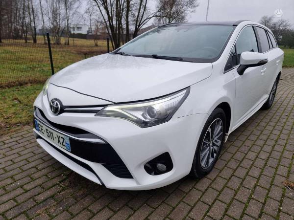 White Toyota Avensis 2016 in Taurage, with an engine capacity of 1.60 L and mileage of 174 thousand km for 7800 €, photo 1 on AUTOMOTO.COM.LV