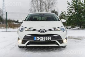 White Toyota Avensis 2016 in Riga, with an engine capacity of 2.00 L and mileage of 350 thousand km for 9490 €, photo 2 on AUTOMOTO.COM.LV