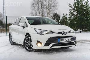 White Toyota Avensis 2016 in Riga, with an engine capacity of 2.00 L and mileage of 350 thousand km for 9490 €, photo 3 on AUTOMOTO.COM.LV
