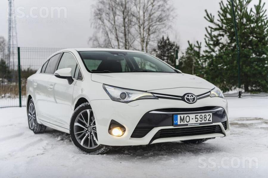 White Toyota Avensis 2016 in Riga, with an engine capacity of 2.00 L and mileage of 350 thousand km for 9490 €, photo 3 on AUTOMOTO.COM.LV