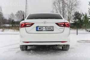 White Toyota Avensis 2016 in Riga, with an engine capacity of 2.00 L and mileage of 350 thousand km for 9490 €, photo 5 on AUTOMOTO.COM.LV