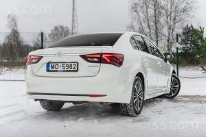 White Toyota Avensis 2016 in Riga, with an engine capacity of 2.00 L and mileage of 350 thousand km for 9490 €, photo 6 on AUTOMOTO.COM.LV