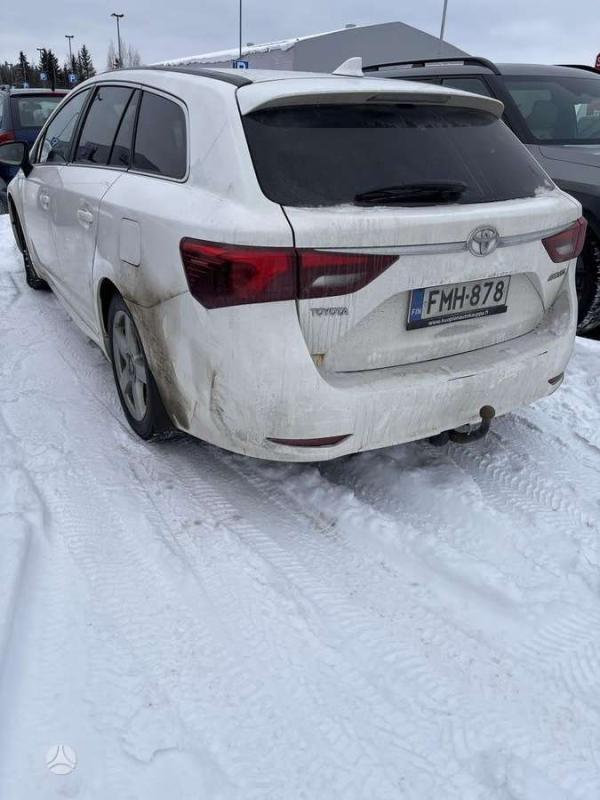 Белый Тойота Авенсис 2016 в Мариямполе, объемом двигателя 1.60 л и пробегом 246 тыс. км за 7500 €, фото 2 на AUTOMOTO.COM.LV