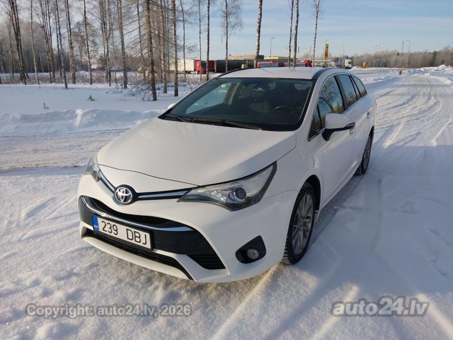 Белый Тойота Авенсис 2016 в Пайде, объемом двигателя 2.00 л и пробегом 220 тыс. км за 8000 €, фото 1 на AUTOMOTO.COM.LV