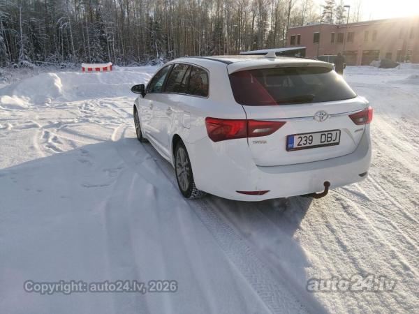 Белый Тойота Авенсис 2016 в Пайде, объемом двигателя 2.00 л и пробегом 220 тыс. км за 8000 €, фото 4 на AUTOMOTO.COM.LV